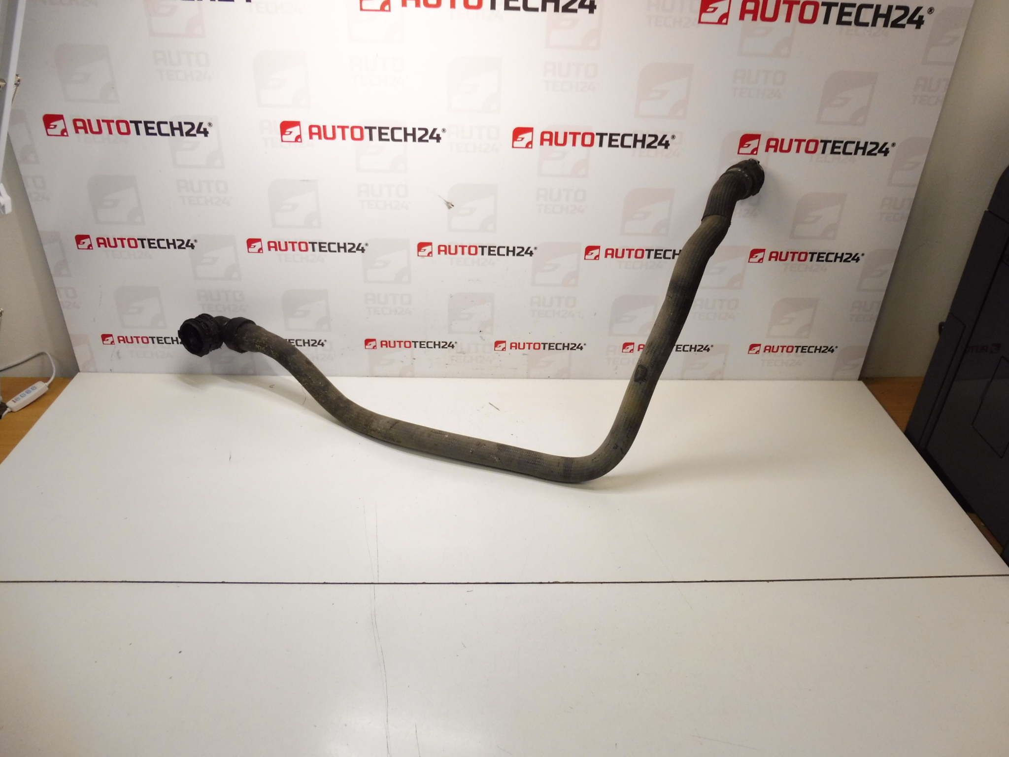 Water Hose 1.5 HDI Citroën Peugeot 9812441980 | AUTOTECH24.EU